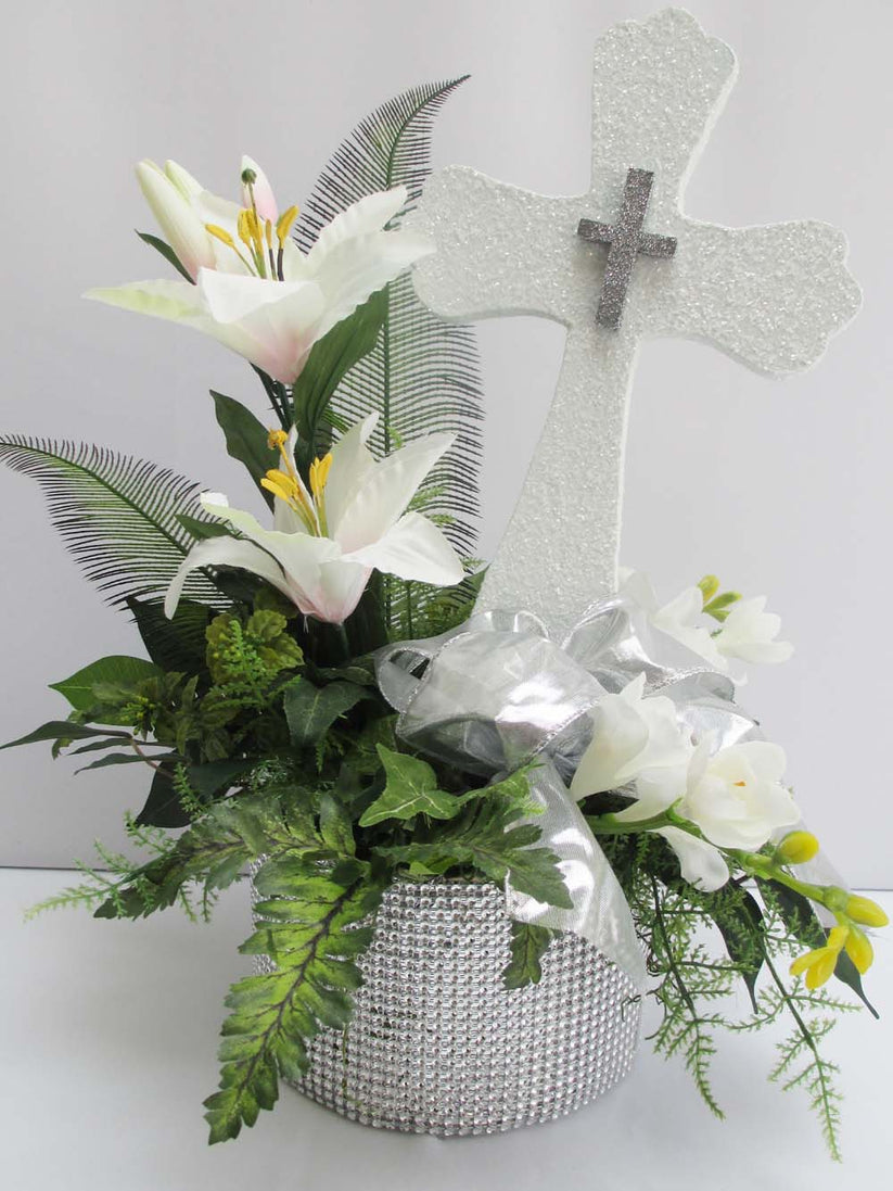 Cross with Scalloped Edges – Designs by Ginny